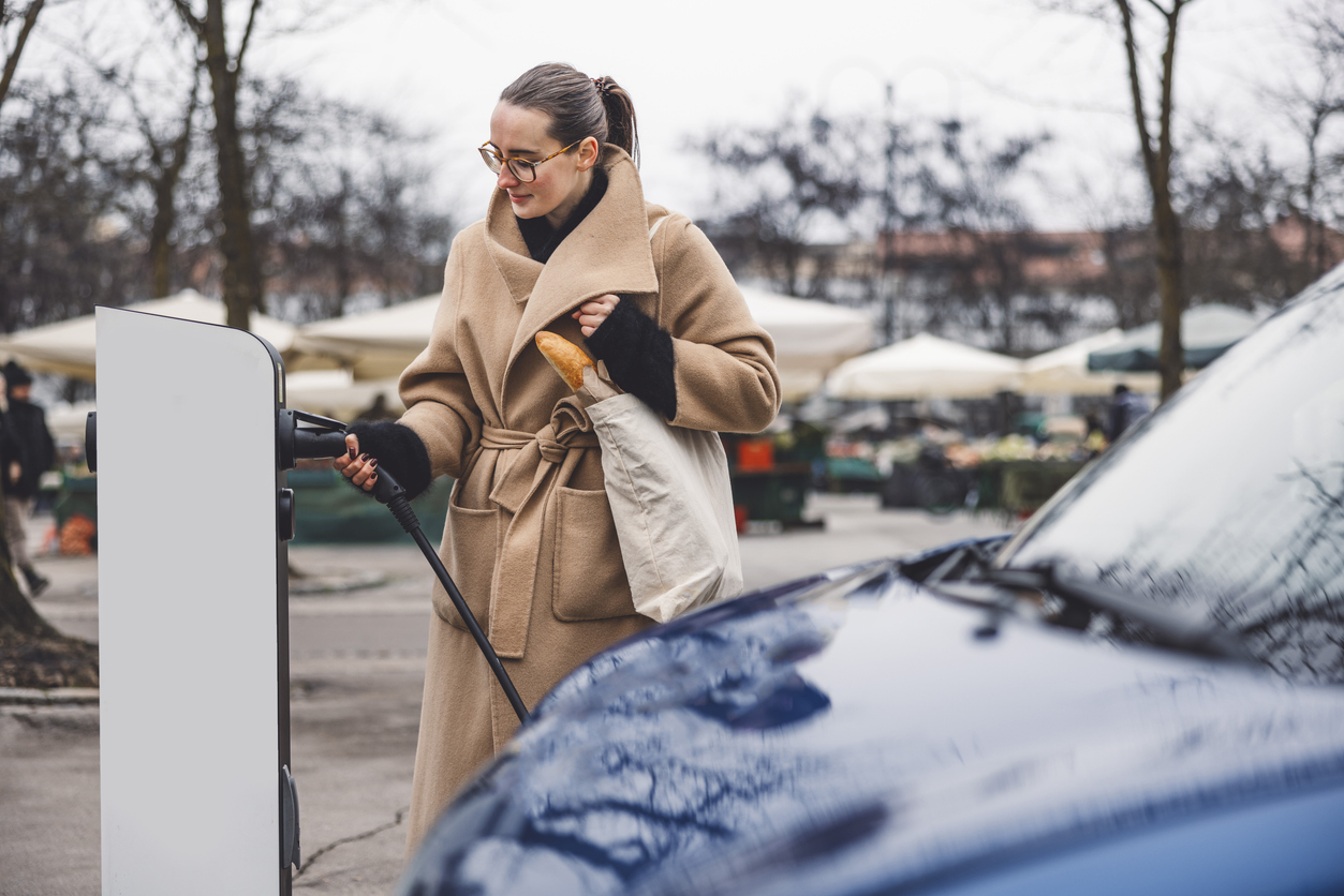 EV Cars in Winter: Tips for Driving Electric in the Cold | Motorlet