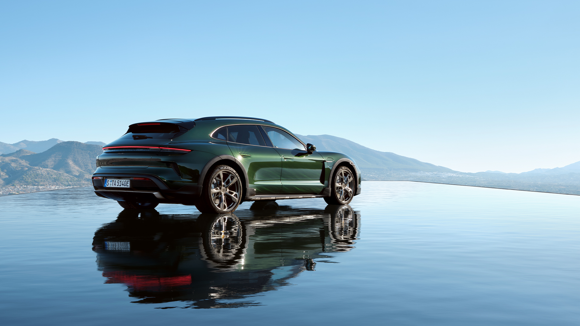 Porsche Taycan Cross Turismo Review | Rugged EV Performance & Leasing